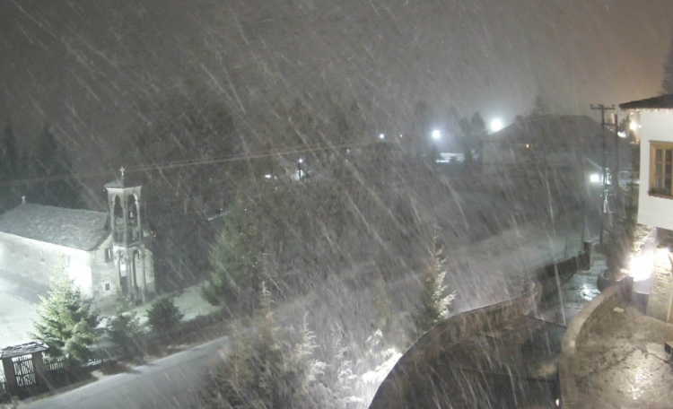Live εικόνα: Έντονη χιονόπτωση τώρα στο Μέτσοβο